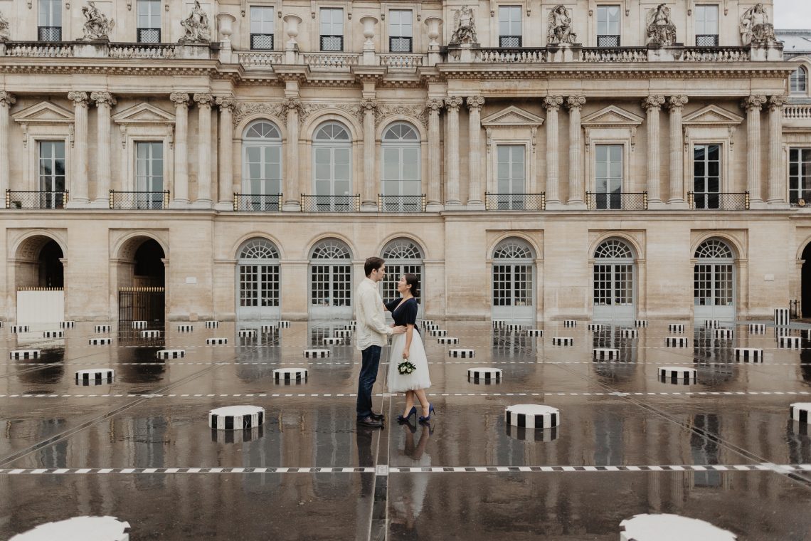 Paris couple photos in the rain | Through The Glass Paris