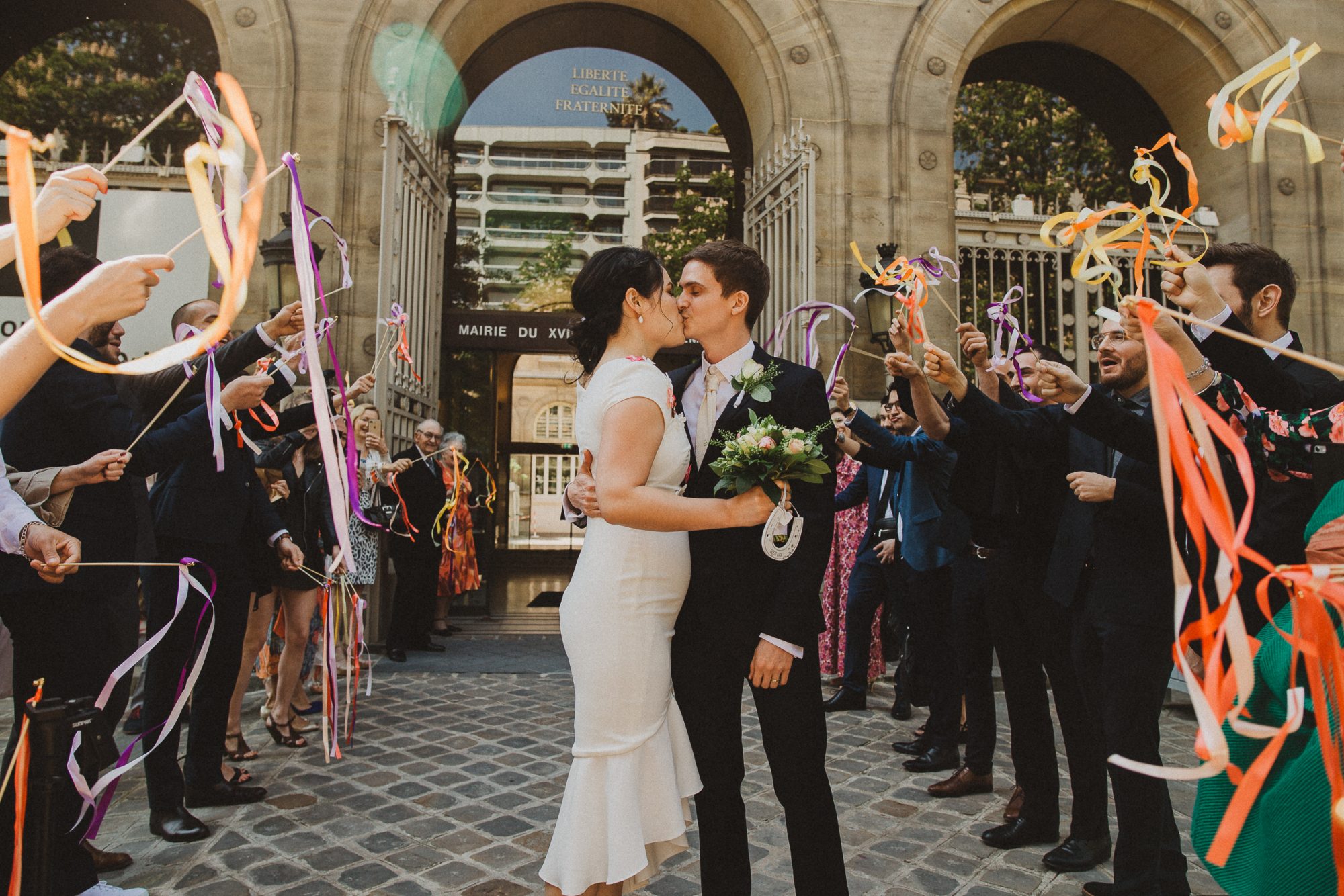 Photographe Mariage civil intime à la Mairie du 16ème, Paris